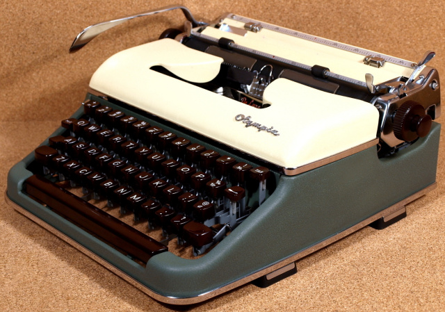 Vintage Typewriters at The Vintage Typewriter Shoppe!